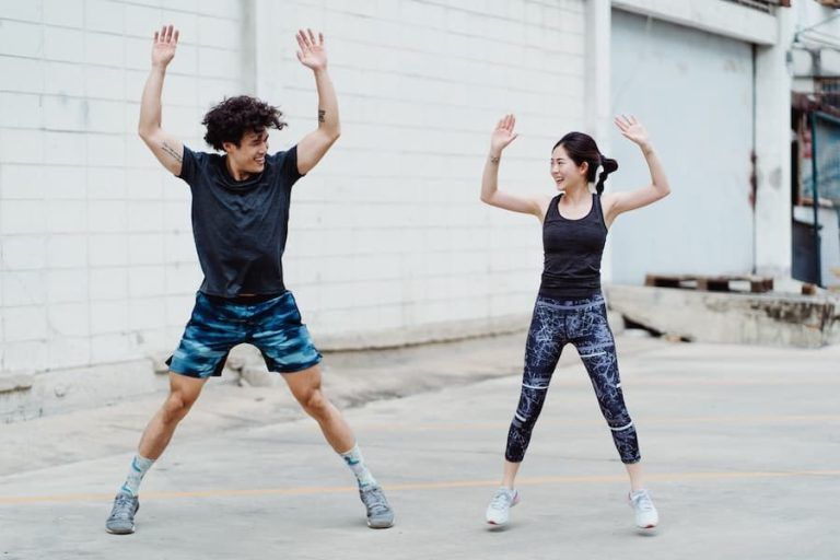 Cómo hacer Jumping Jacks: qué son, ejercicios, músculos, calorías, etc